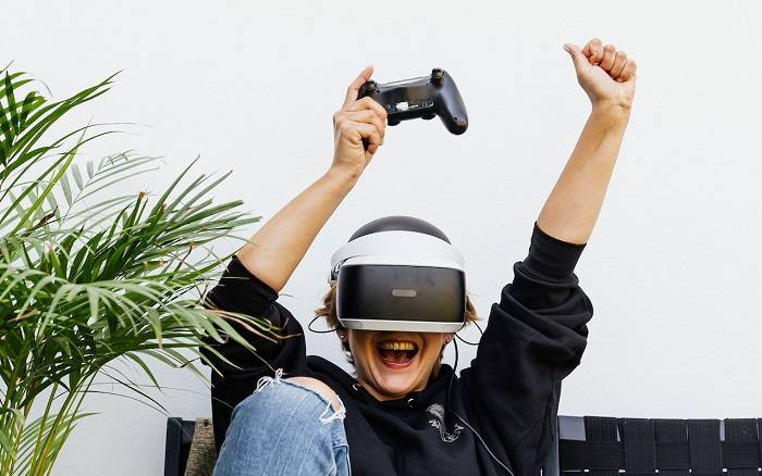 Can You Use Samsung VR Laying Down? 5 Tips for a Comfortable Experience ...